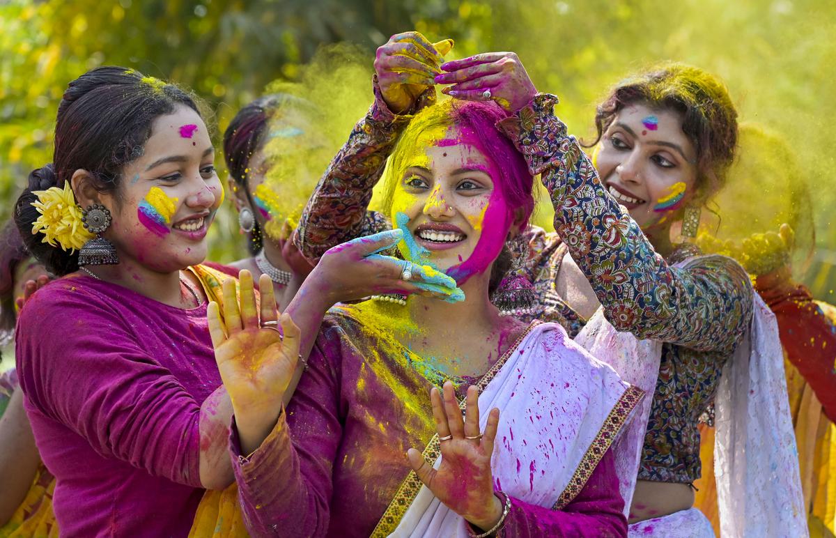 What to wear for Holi: Outfit Insights - Andaaz Fashion Blog